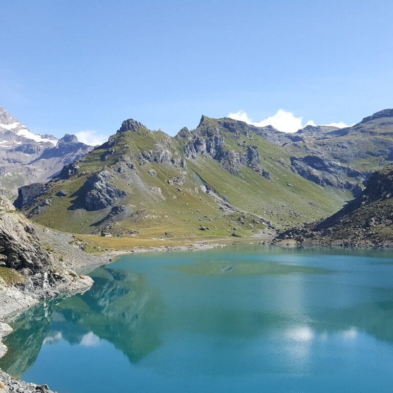 Lago Di Gabiet: Telecabina, Rifugio, Diga a Gressoney